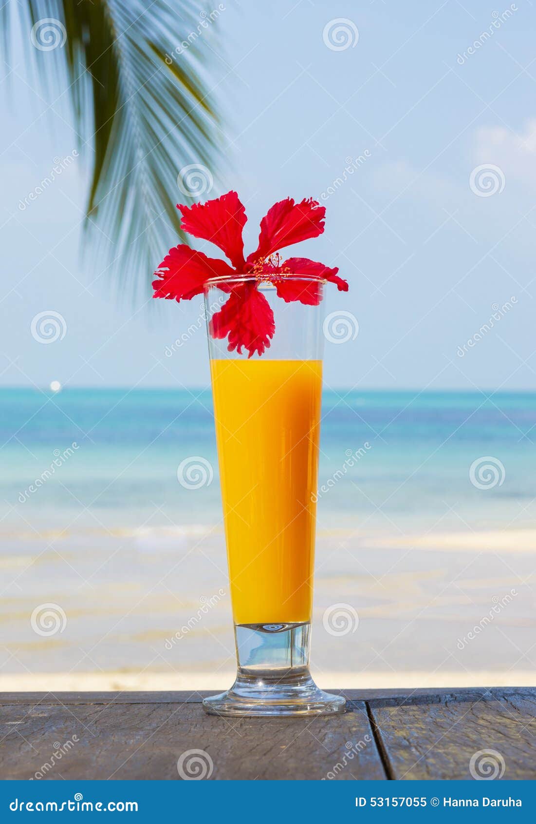 Tropisches Cocktail Auf Dem Strand Stockbild - Bild von getränk ...