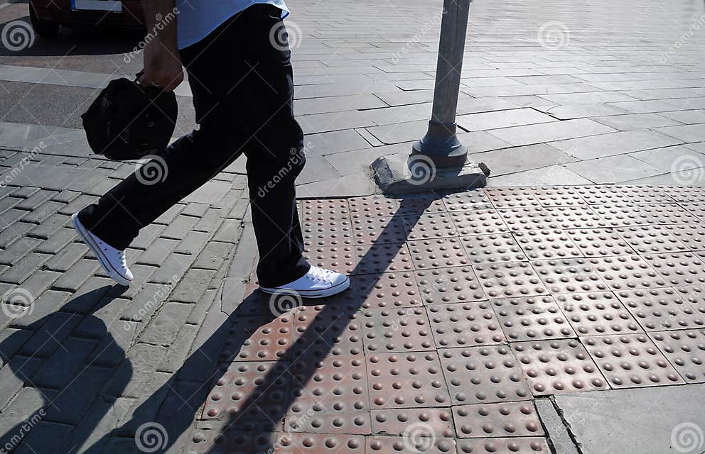 Trottoir image stock. Image du revêtement, matériau, ville - 10457109