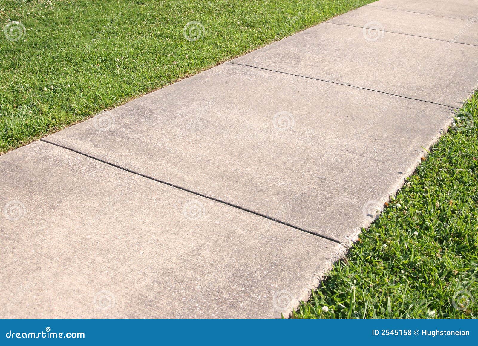 Trottoir et herbe photo stock. Image du sentier, conception - 2545158