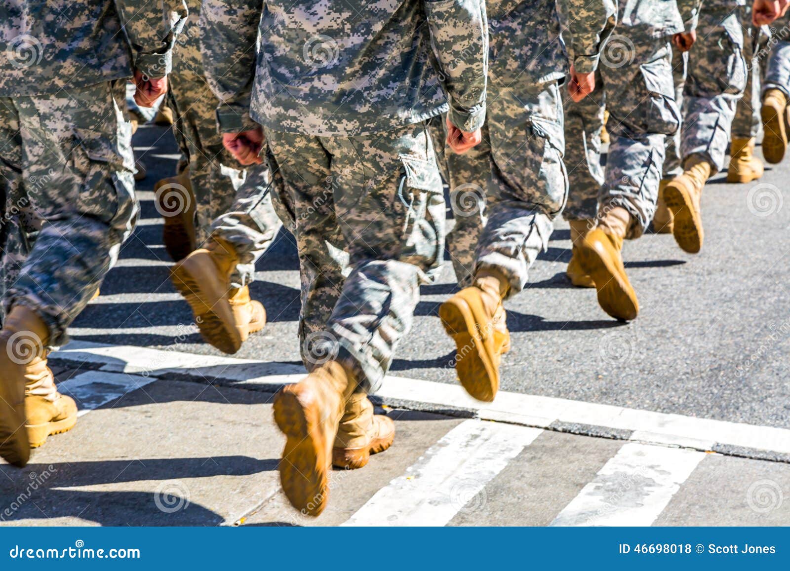 Troupes de marche photo stock. Image du veterans, soldats - 46698018