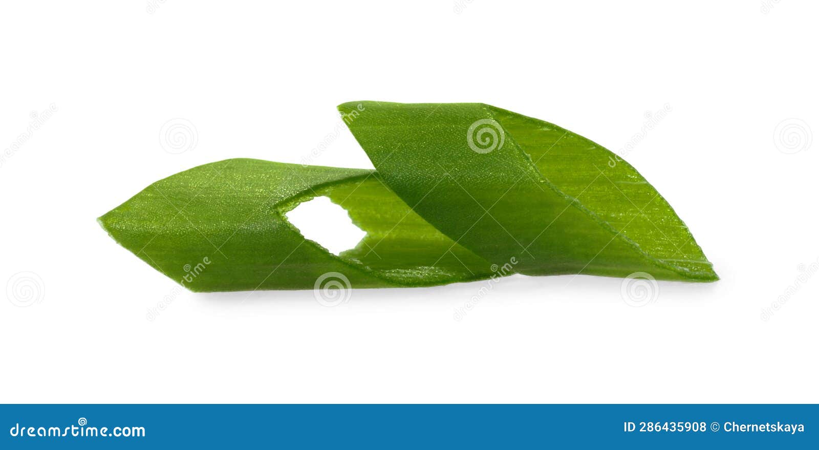 Trozos De Cebolla Verde Fresca Aislados En Blanco Foto de archivo ...