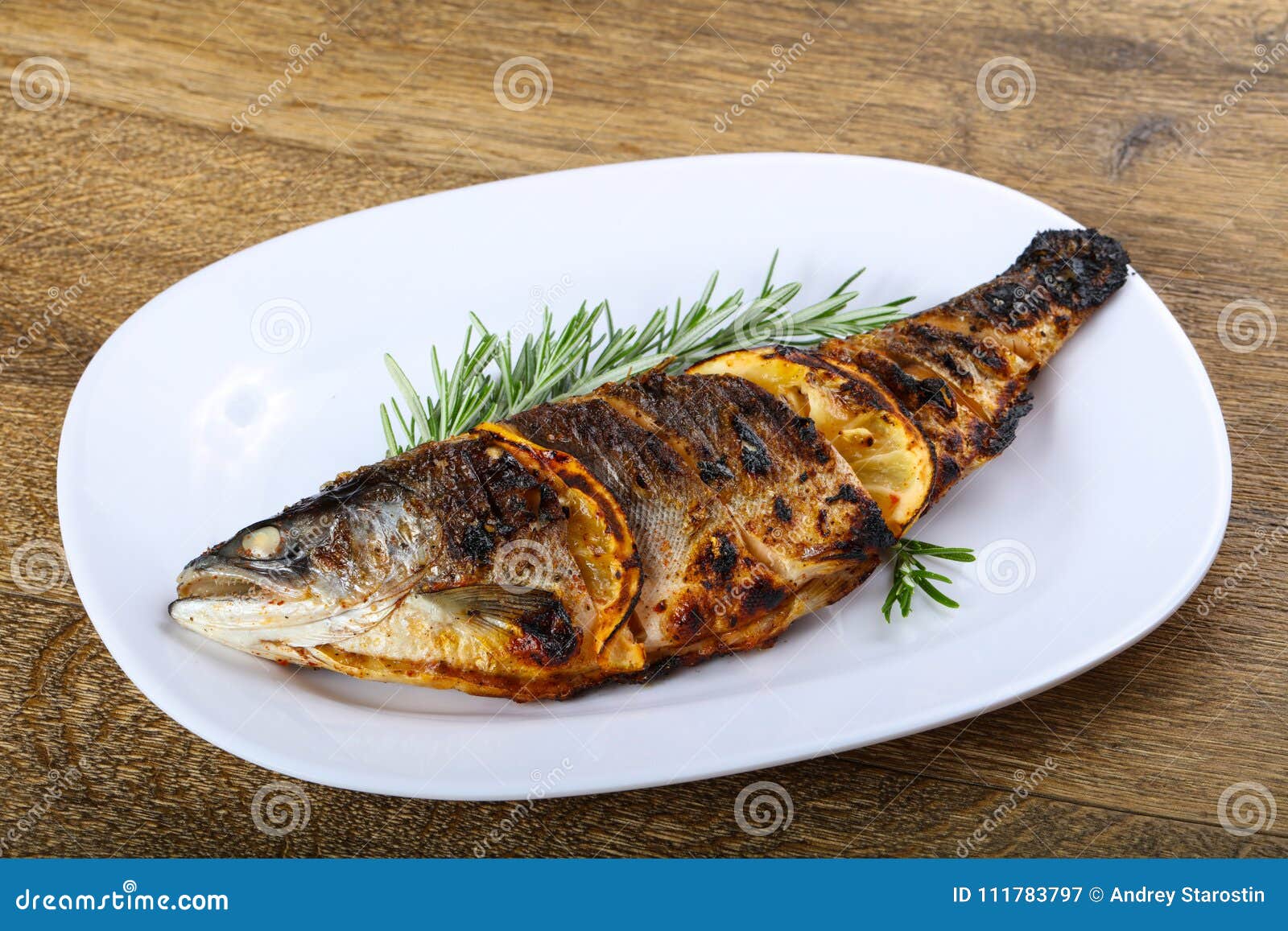 Trucha asada a la parrilla imagen de archivo. Imagen de mariscos ...