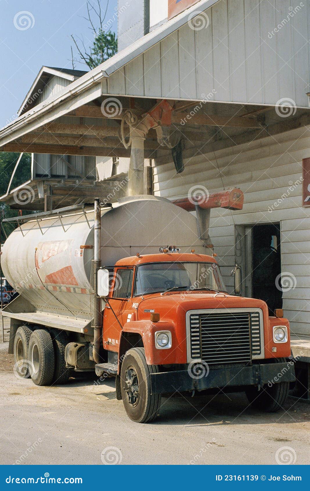 Truck being loaded editorial stock image. Image of pouring - 23161139