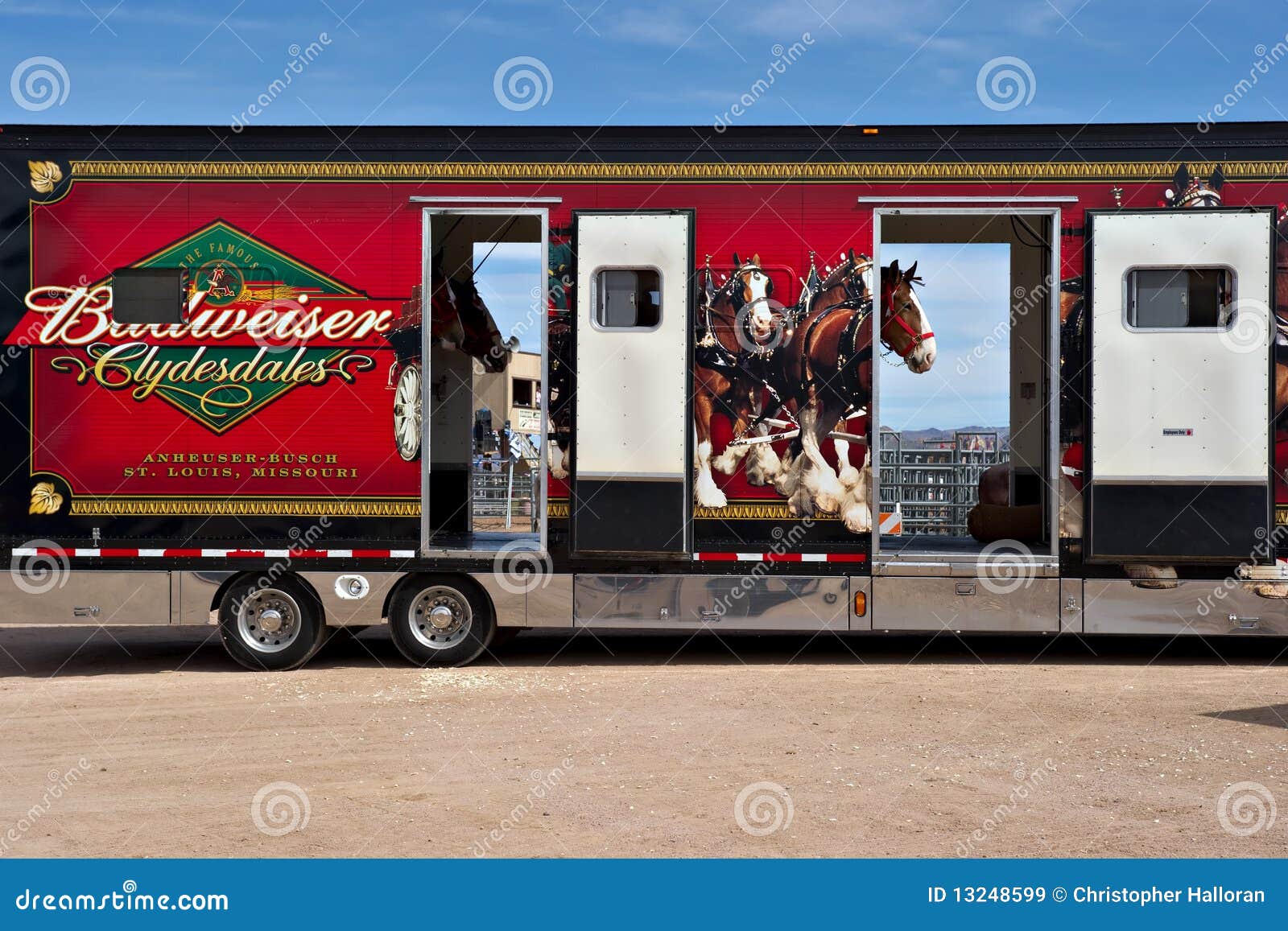 Truck Carrying Budweiser Clydesdales Editorial Stock Image - Image of ...