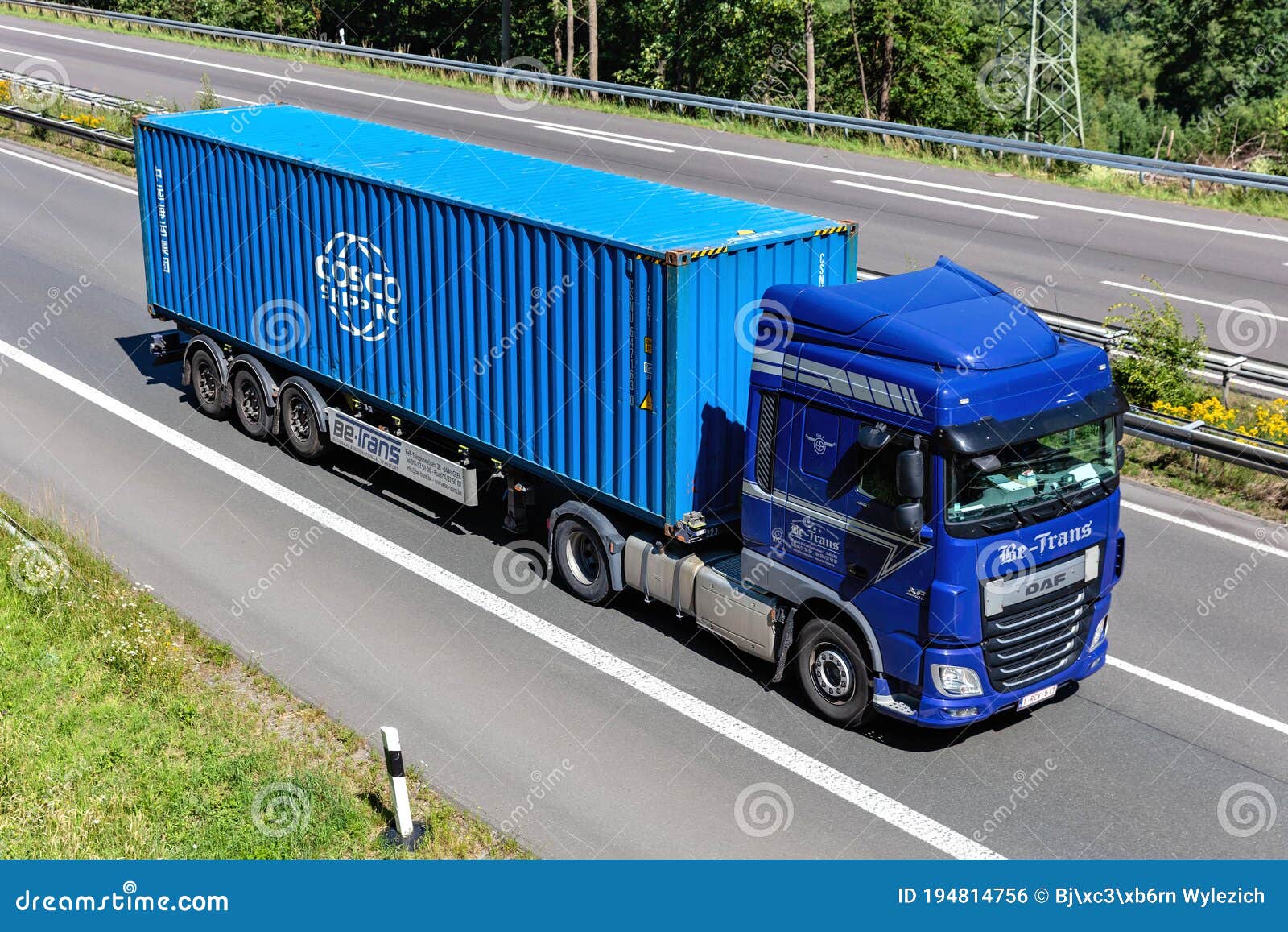 Truck with Cosco container editorial photo. Image of label - 194814756