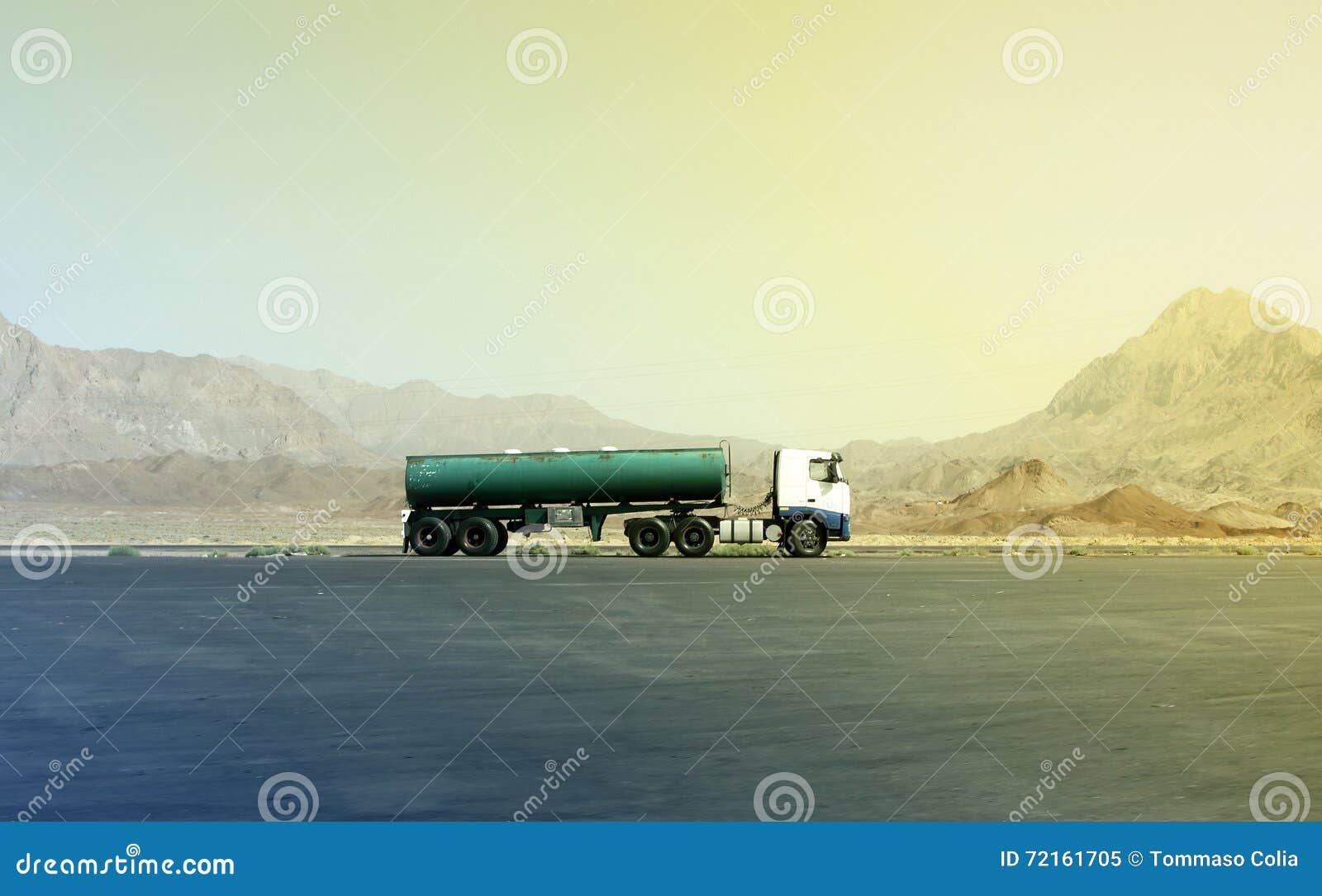 Truck in the Desert in Iran Stock Image - Image of mountain, hill: 72161705