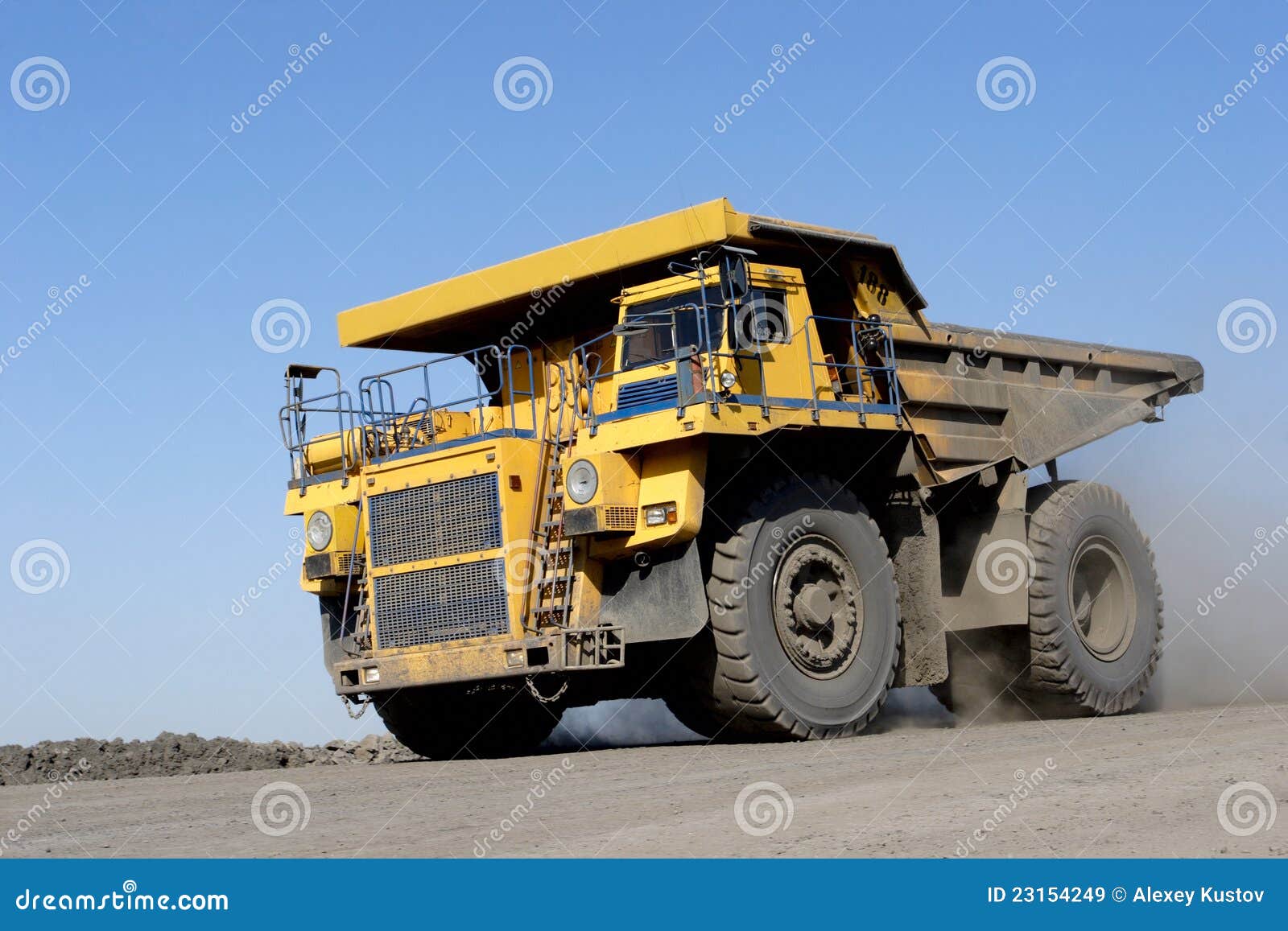 The Truck Transporting Coal Stock Image - Image of worker, truck: 23154249