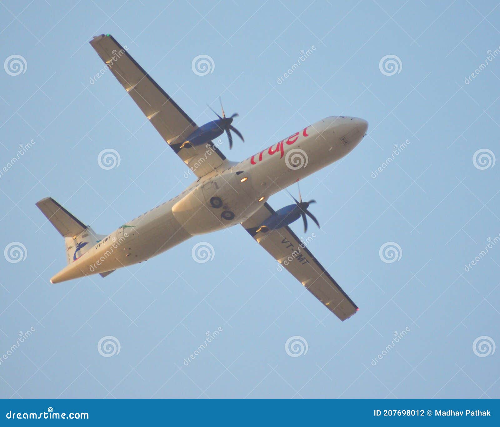 Trujet Approaching at Ahmedabad Airport Editorial Photography - Image ...