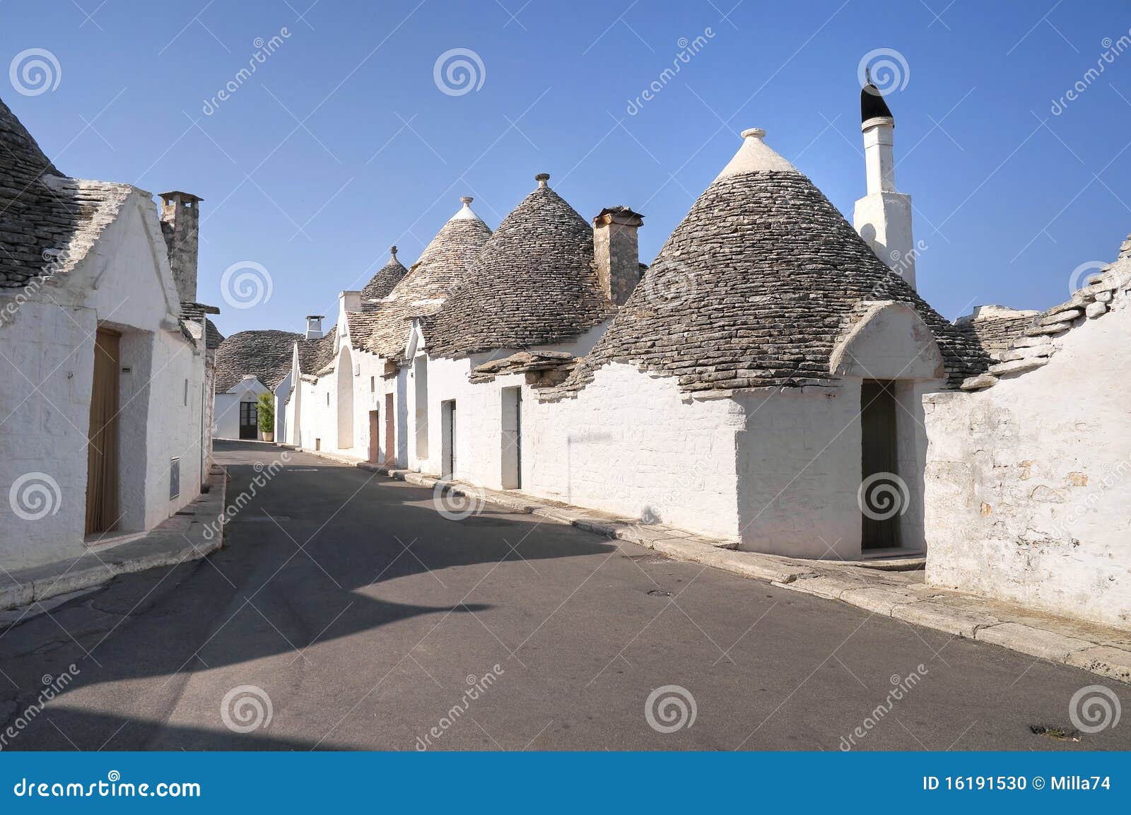 Trulli. Alberobello. Apulia Stock Photo - Image of door, pinnacle: 16191530