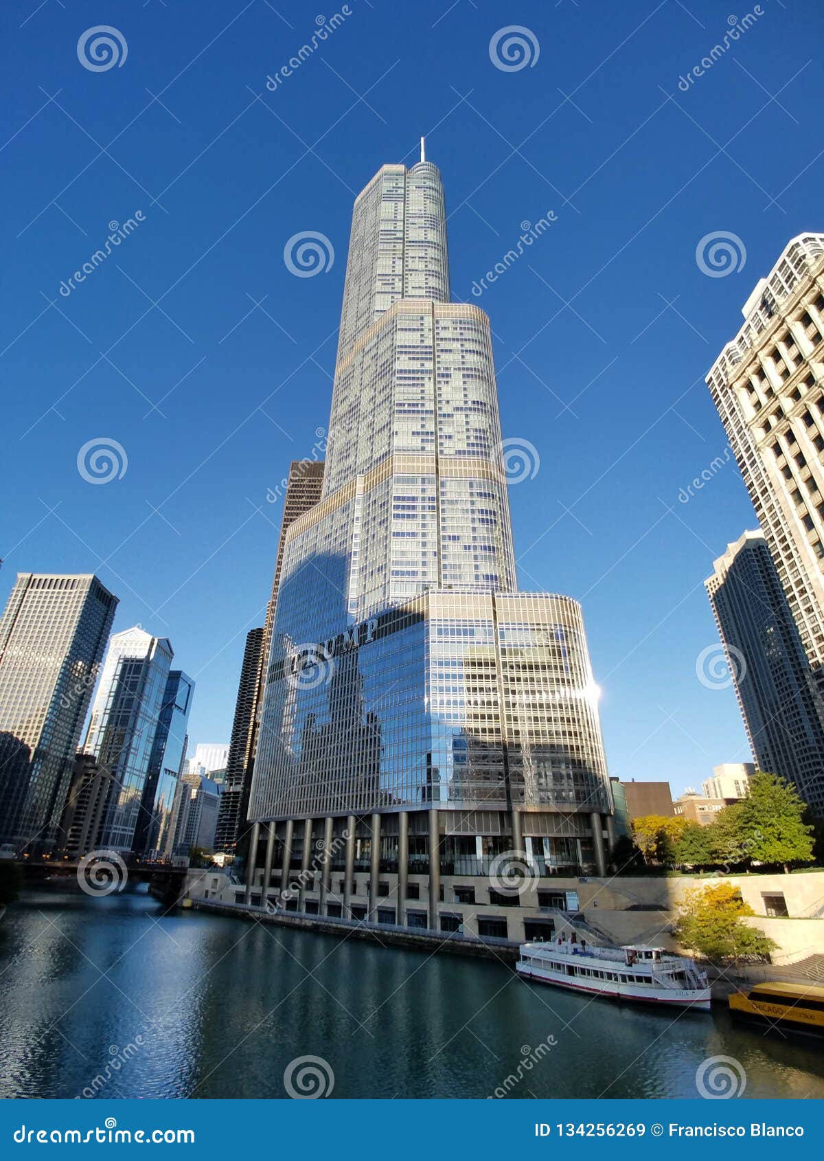 Trump Tower, Chicago. editorial stock image. Image of states - 134256269