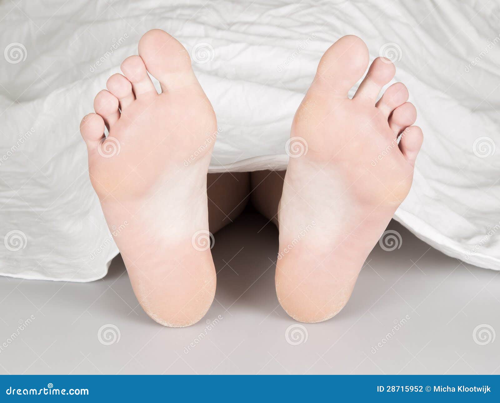 Trup zdjęcie stock. Obraz złożonej z feign, studio, zwłoki - 28715952