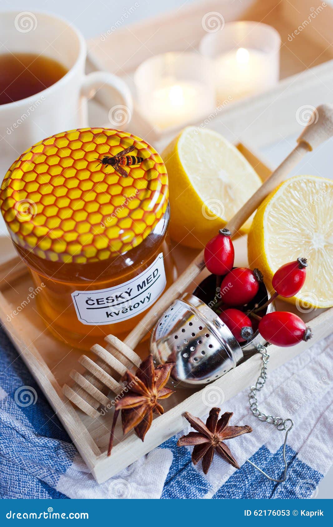Tschechischer Selbst Gemachter Honig, Hagebuttentee Mit Zitrone ...