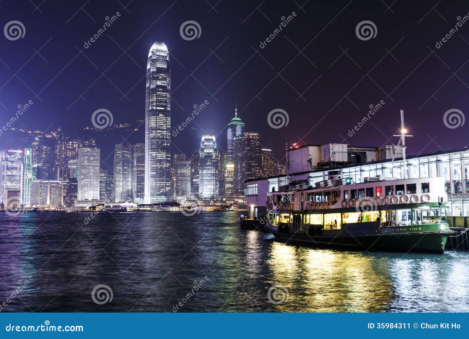 Tsim Sha Tsui Ferry Pier photo éditorial. Image of hong - 35984311