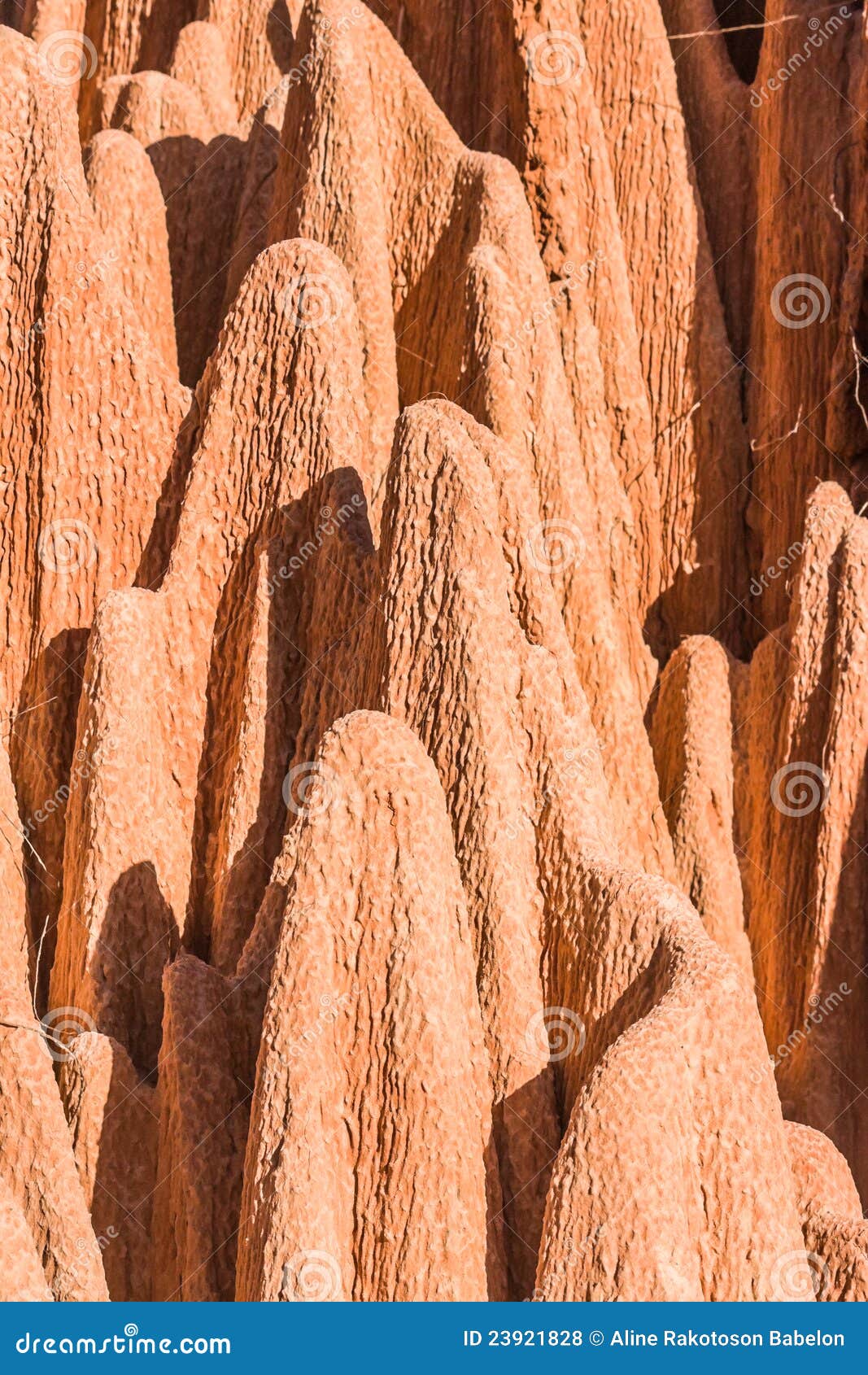 Tsingy rojo foto de archivo. Imagen de roca, picos, africano - 23921828