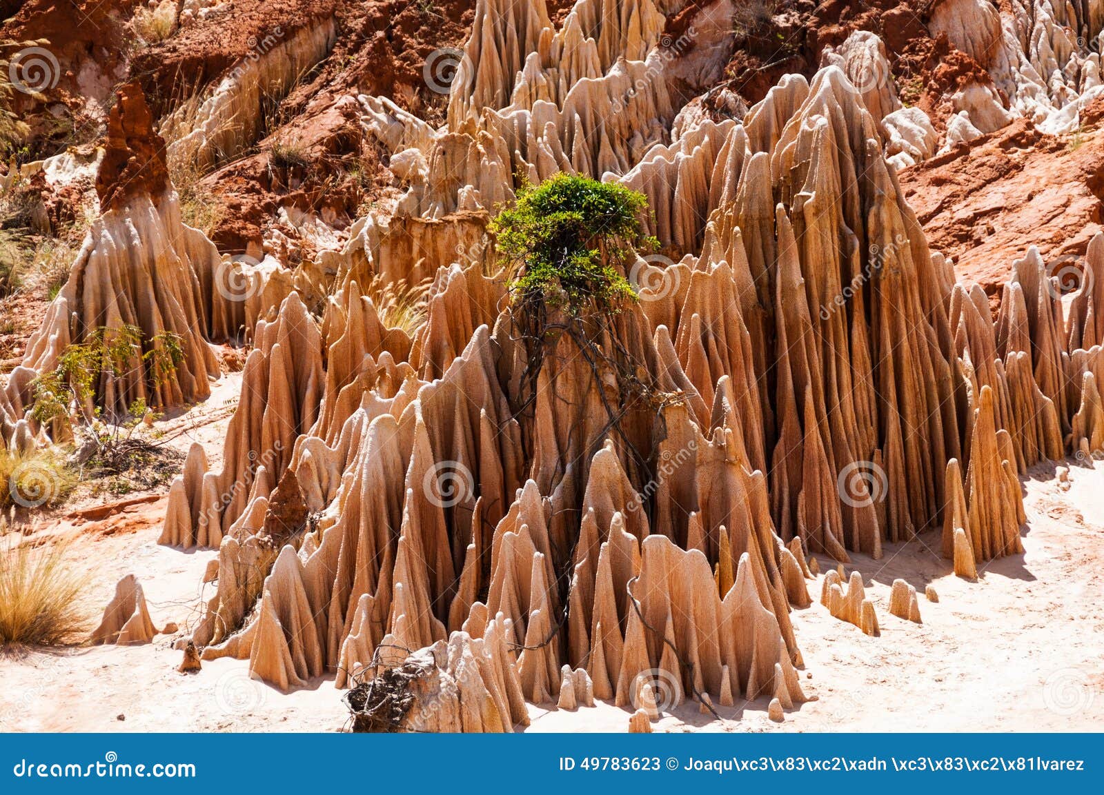 Tsingy rojo imagen de archivo. Imagen de madagascar, cubo - 49783623