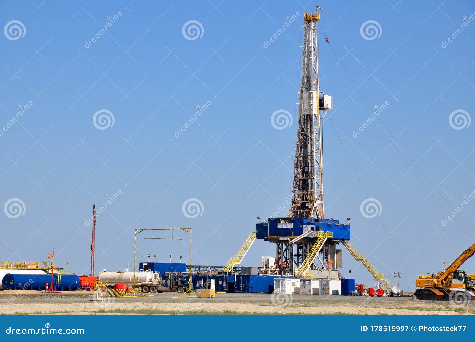 The onshore drilling rig stock image. Image of drilling - 178515997