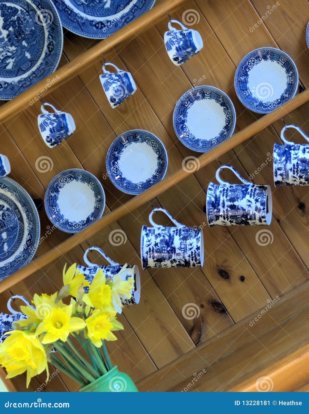 Ttraditional Welsh Kitchen Dresser and China Stock Image - Image of ...