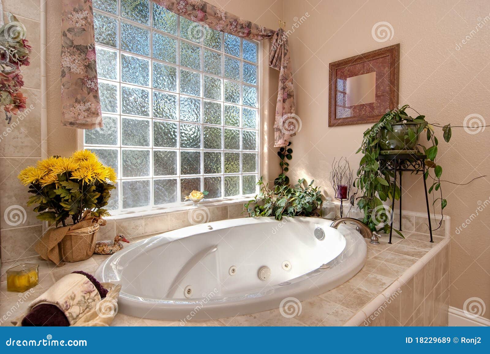 Tubbing él imagen de archivo. Imagen de chorro, fregadero - 18229689