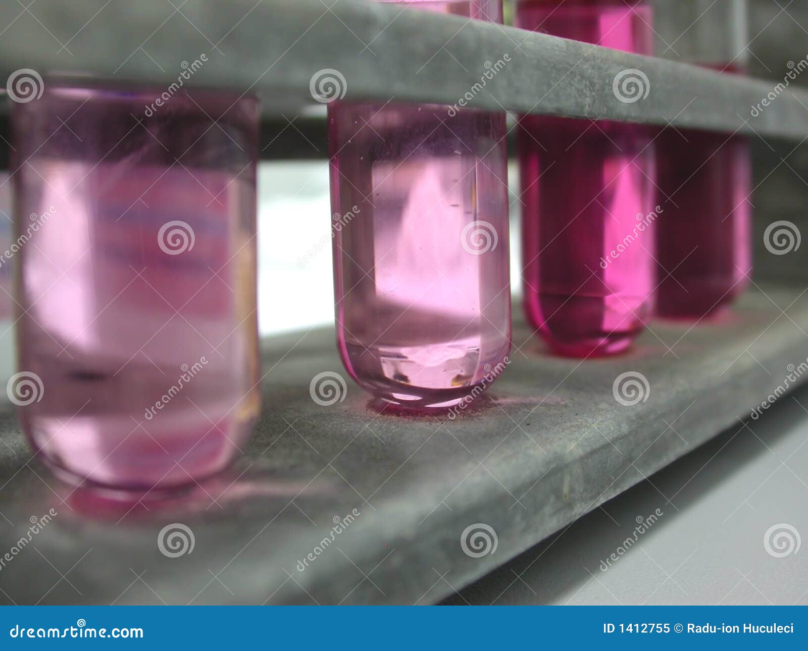 Tubes image stock. Image du industrie, analyse, découverte - 1412755