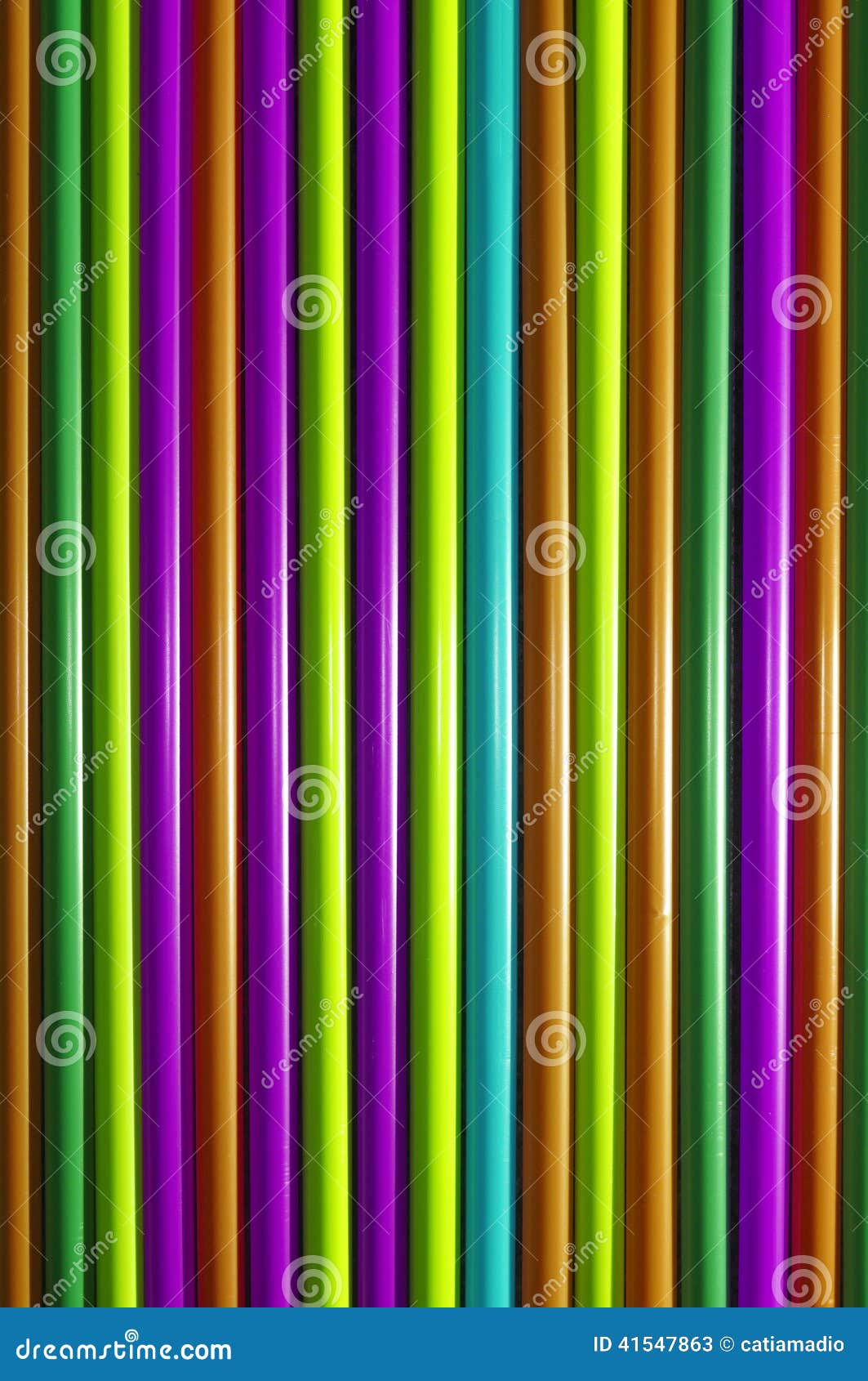 Tubi colorati immagine stock. Immagine di fila, paglie - 41547863