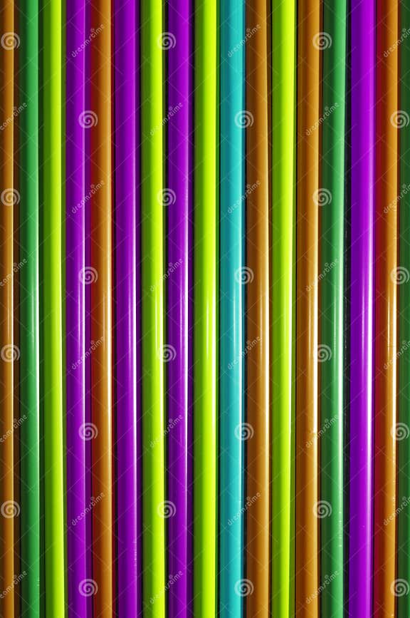 Tubi colorati immagine stock. Immagine di fila, paglie - 41547863