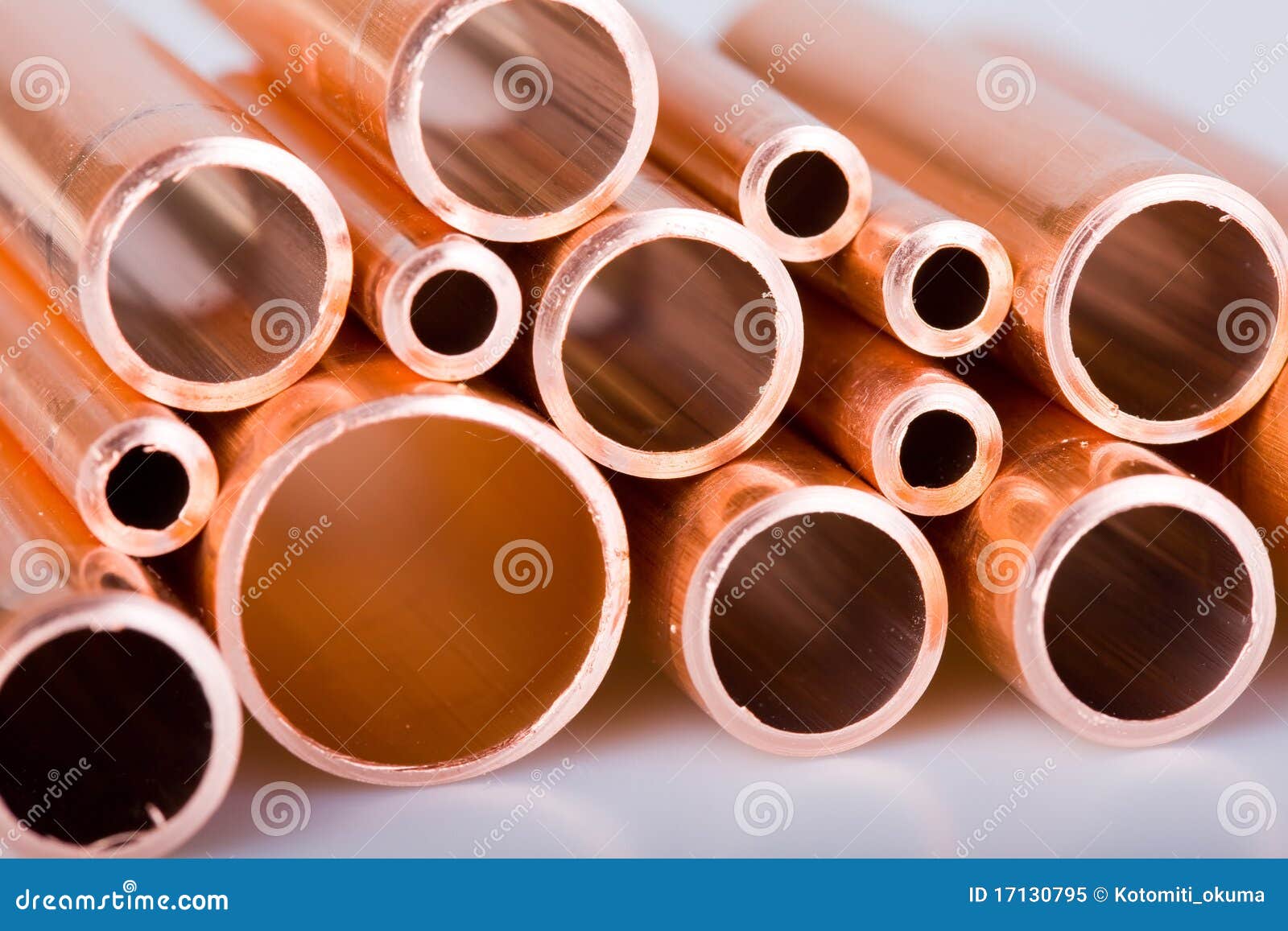 Tubi Di Rame Del Diametro Differente Immagine Stock - Immagine di ...