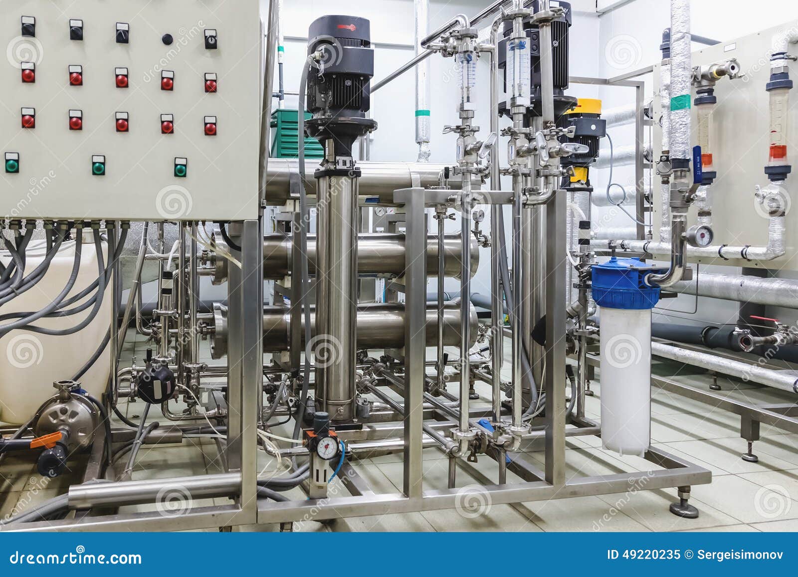 Tubos, Bomba Y Panel De Control En La Planta Imagen de archivo - Imagen ...