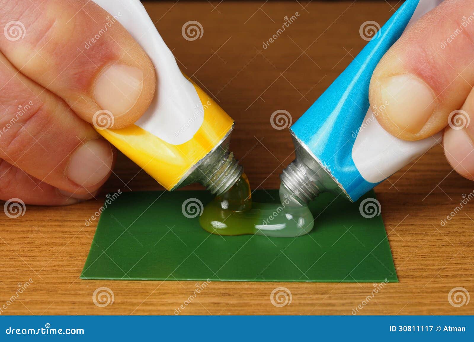 Tubos Con El Pegamento De Epoxy Imagen de archivo - Imagen de curativo ...