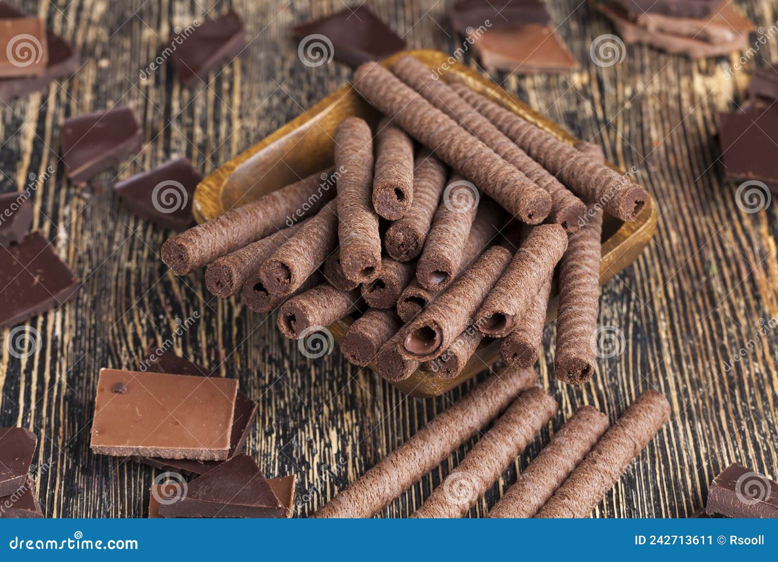 Tubos De Chocolate Rellenos De Chocolate Imagen de archivo - Imagen de ...