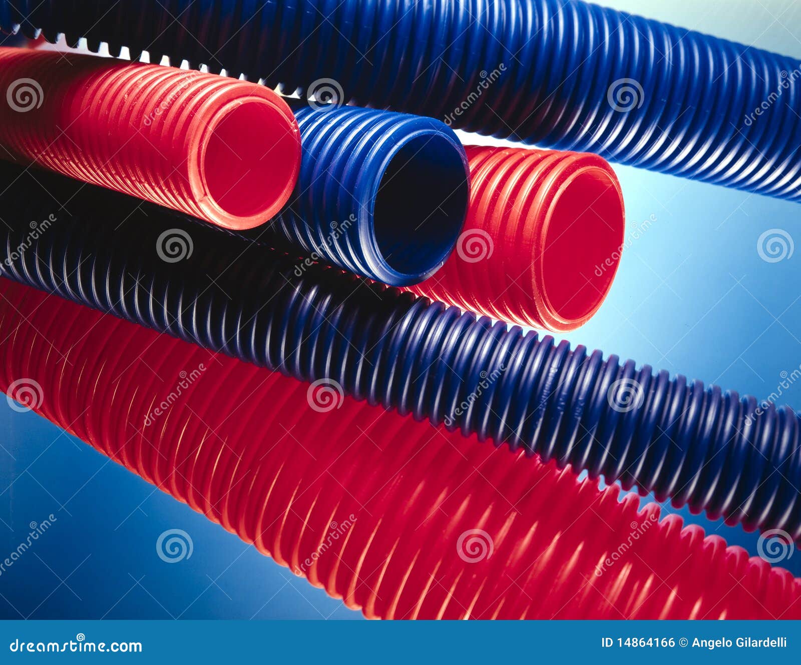 Tubos plásticos foto de archivo. Imagen de cable, vida - 14864166