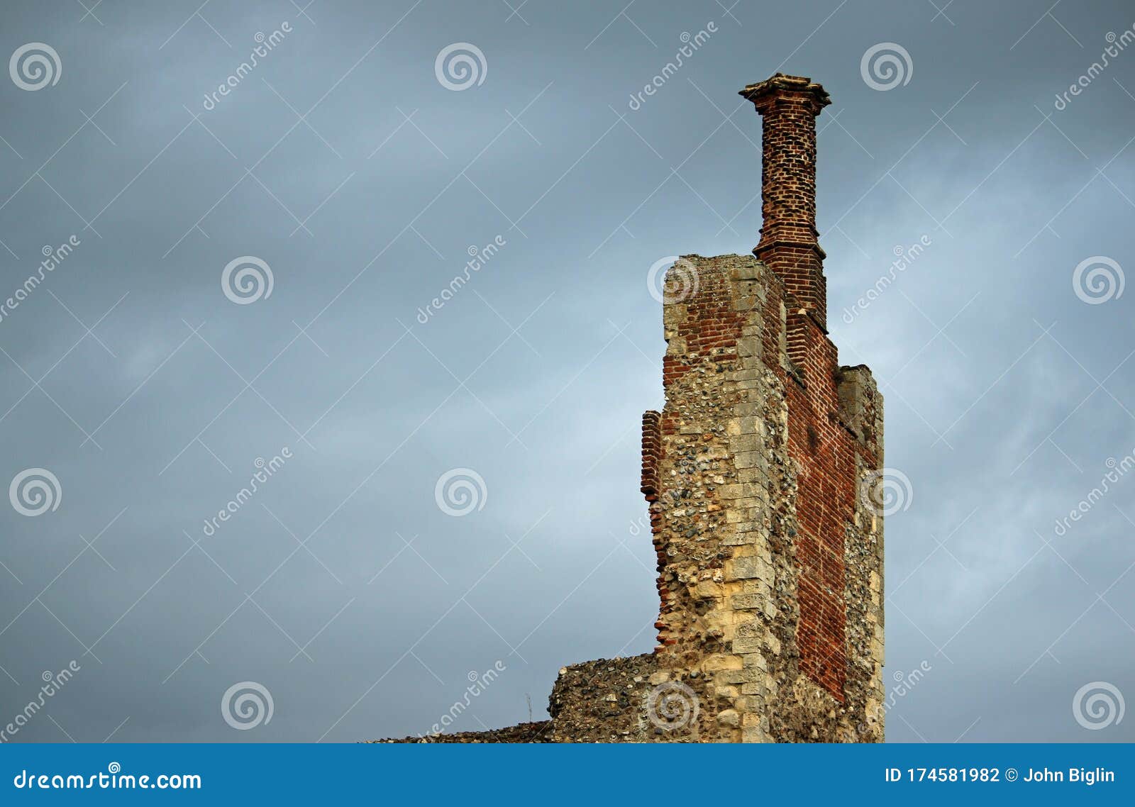 Tudor Chimney Stack Pot Covered In Tudor Roses. Historic Architecture ...