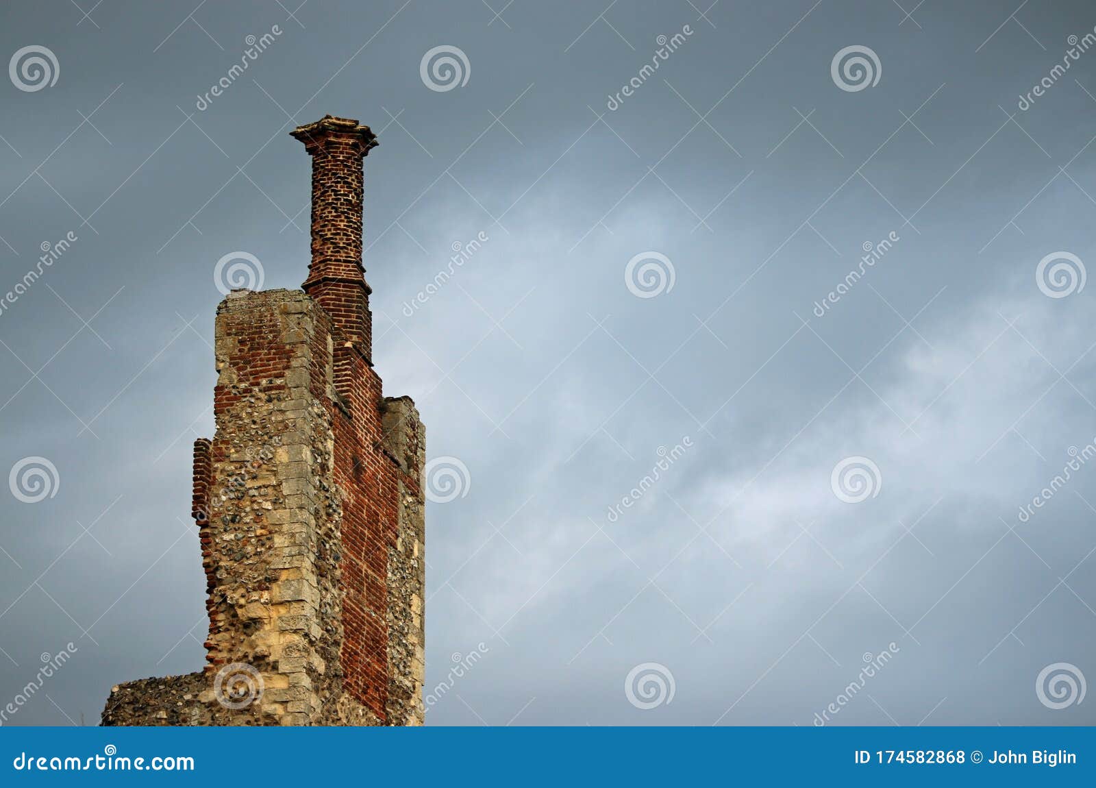 Tudor Chimney Stack Pot Covered In Tudor Roses. Historic Architecture ...