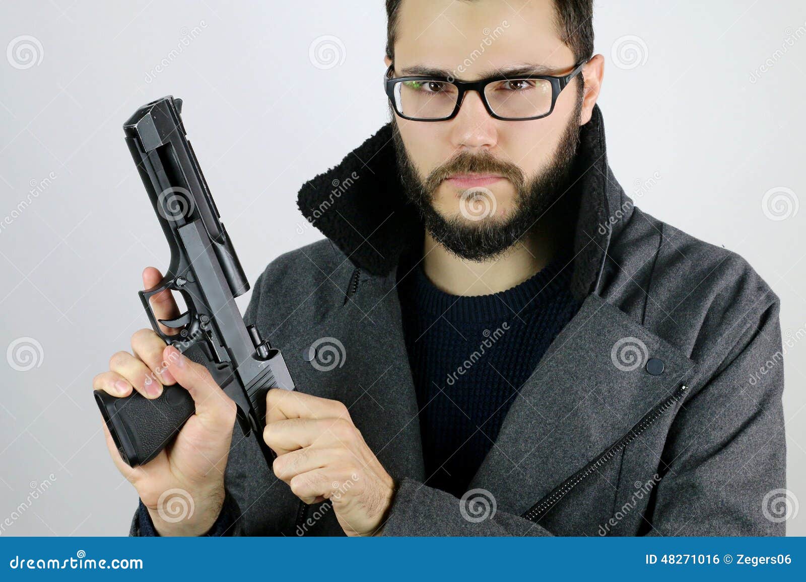 Tueur à gage photo stock. Image du armé, assassin, pistolet - 48271016