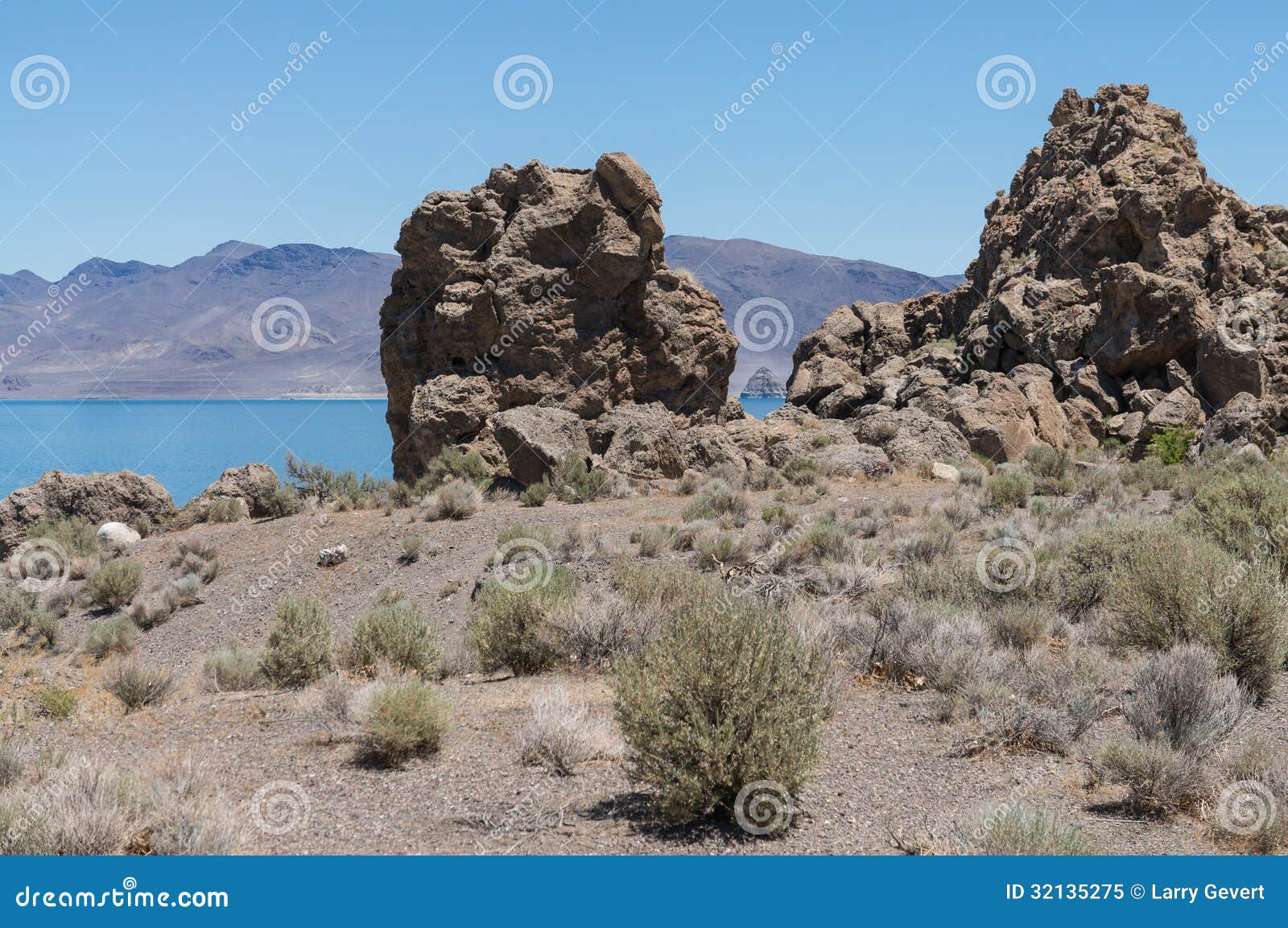 Tufa rock at Pyramid lake stock image. Image of colors - 32135275