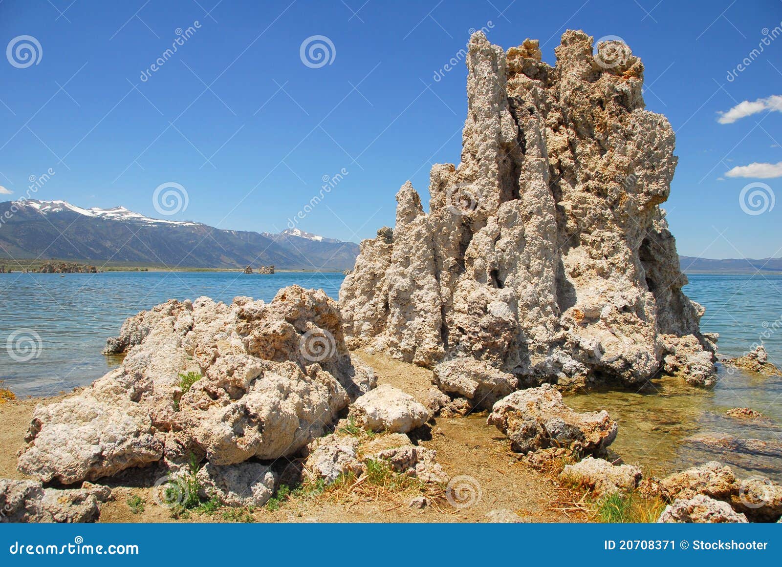 Tufas bij MonoMeer stock afbeelding. Image of geologisch - 20708371