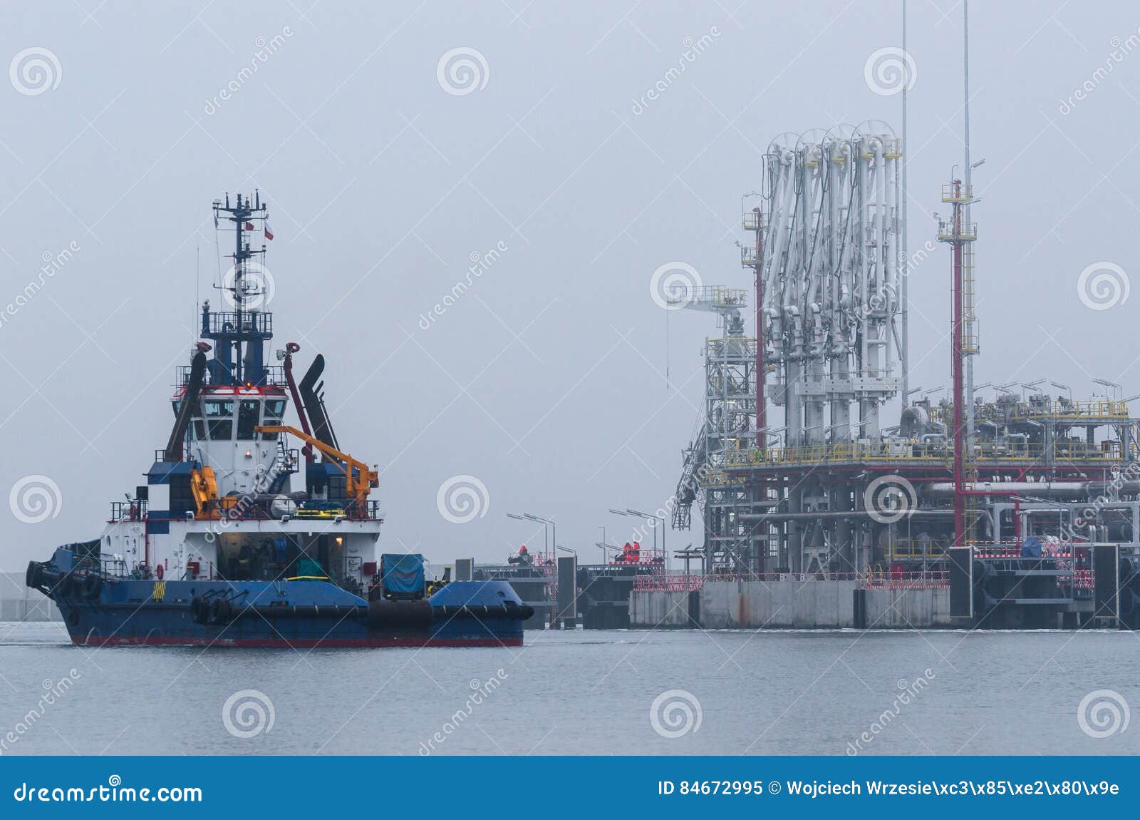 TUG at GAS TERMINAL stock image. Image of maritime, fuel - 84672995