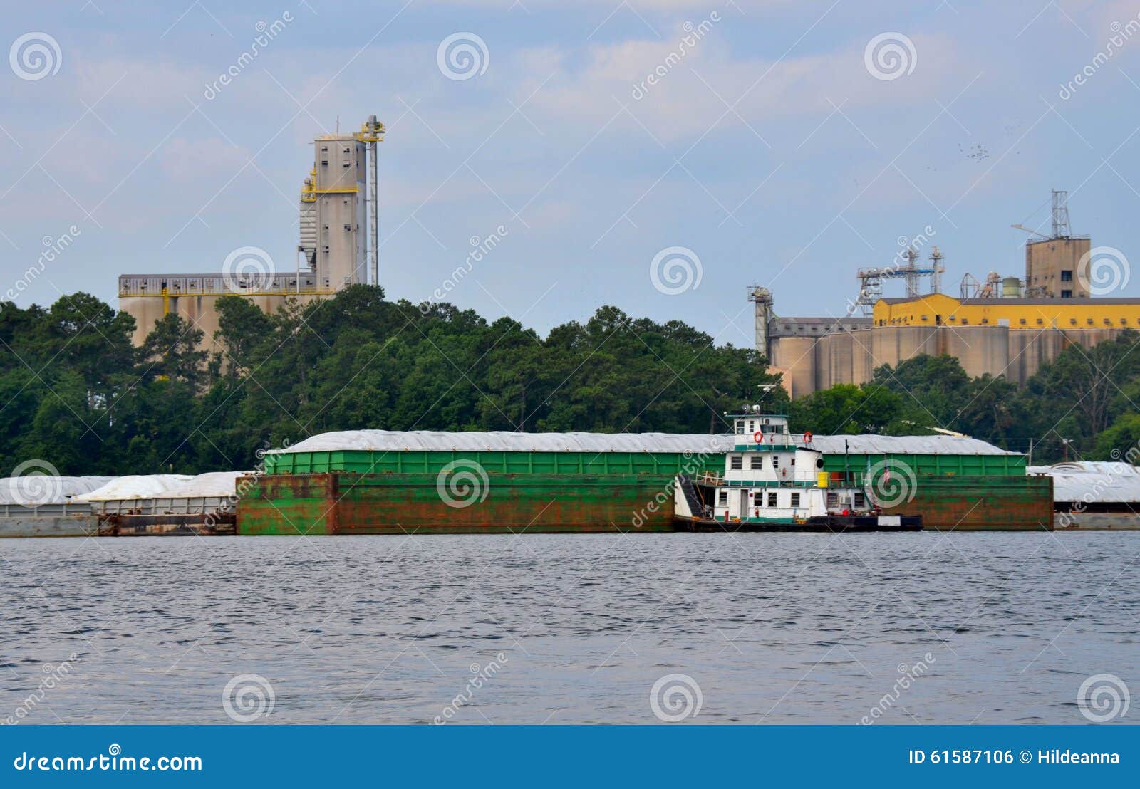 Tugboat pushing barge stock photo. Image of floating - 61587106