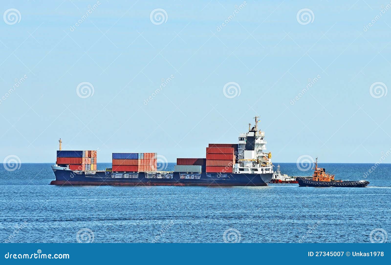 Tugboat Que Ajuda Ao Navio De Carga Imagem de Stock - Imagem de odessa ...