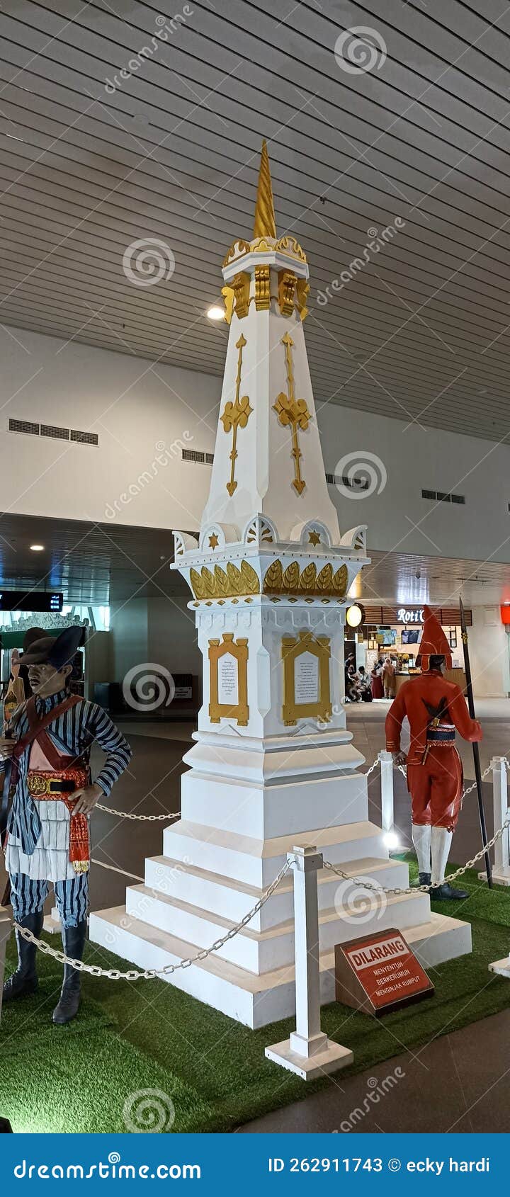 Tugu landmark Yogyakarta editorial stock photo. Image of temple - 262911743