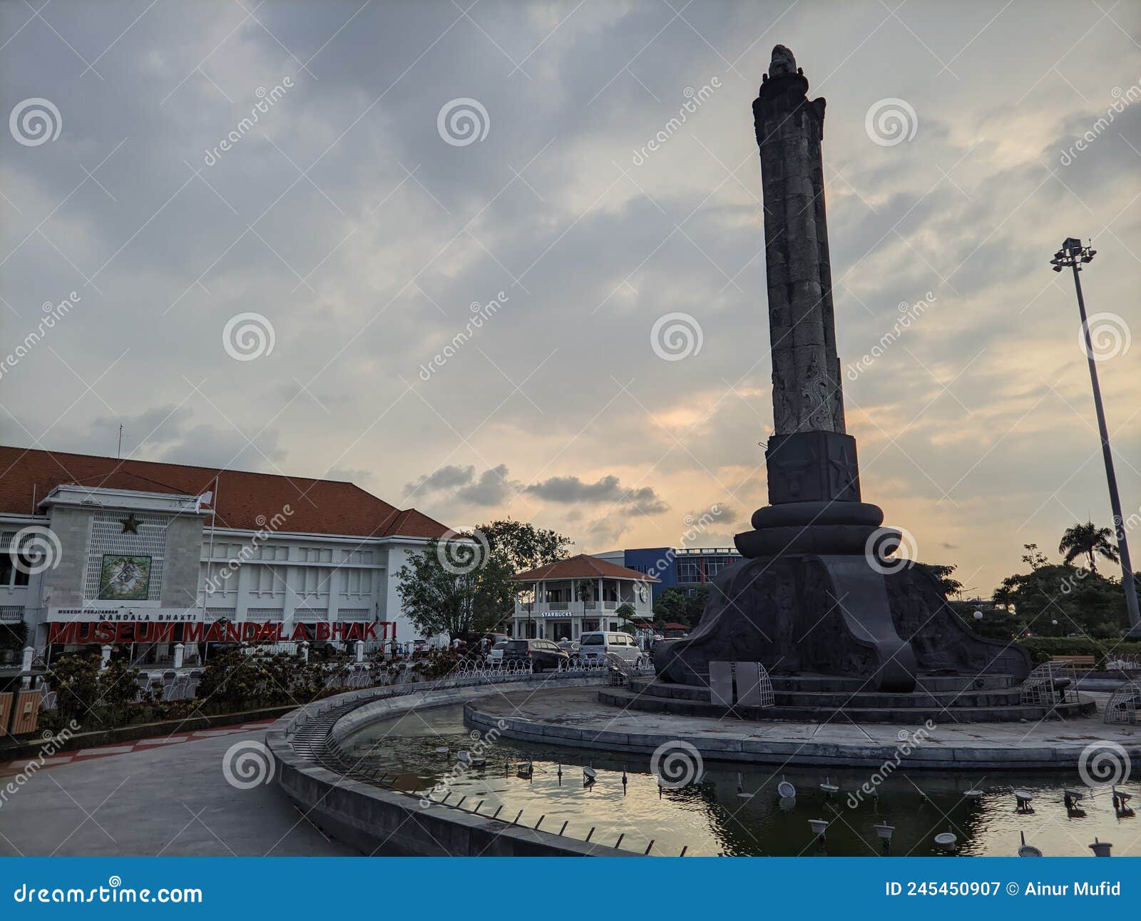 Tugu Muda Monument Semarang Indonesia Editorial Photo | CartoonDealer ... Tugu Muda Monument Semarang Indonesia Editorial Photo | CartoonDealer ...