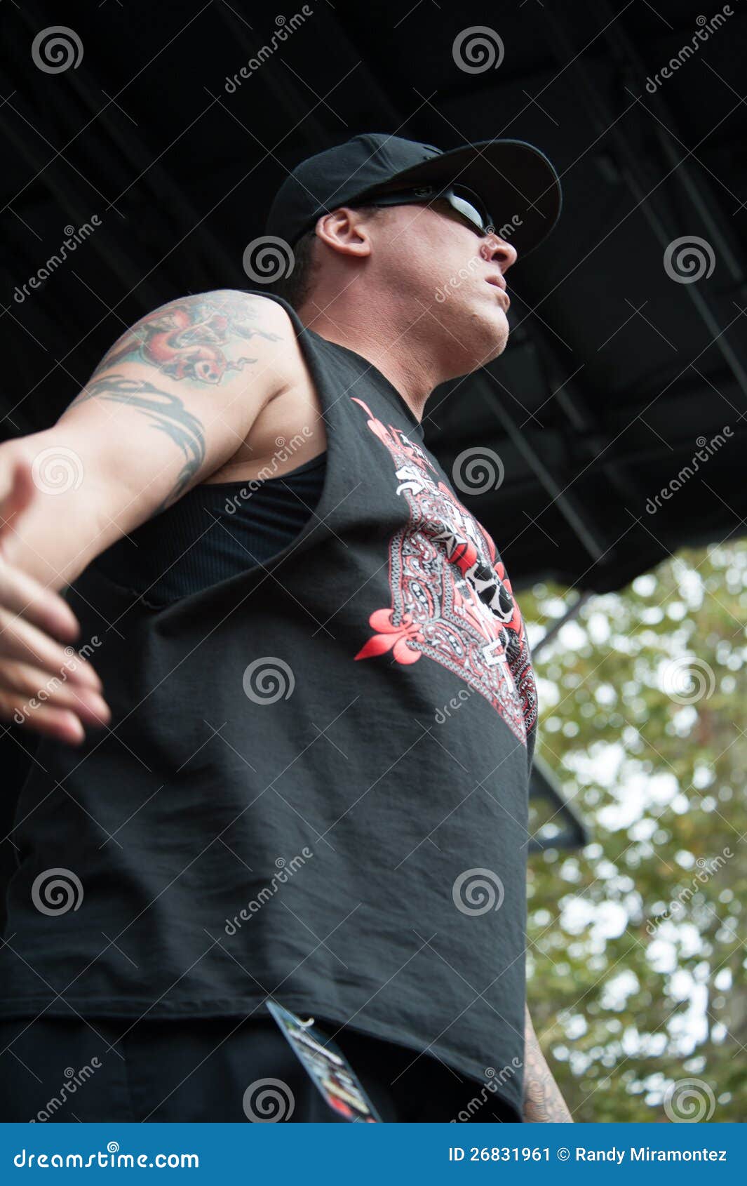 Tui Lee editorial photo. Image of band, fallrise, beware - 26831961