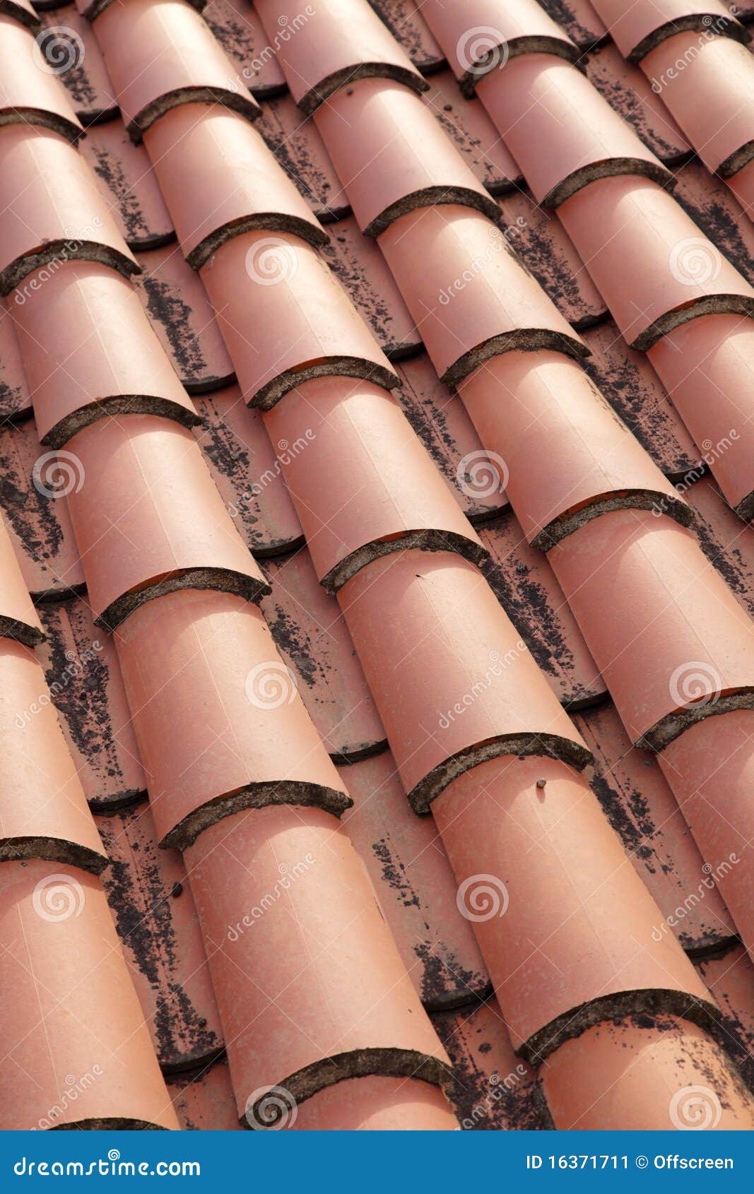 Tuile image stock. Image du milieux, toit, configuration - 16371711