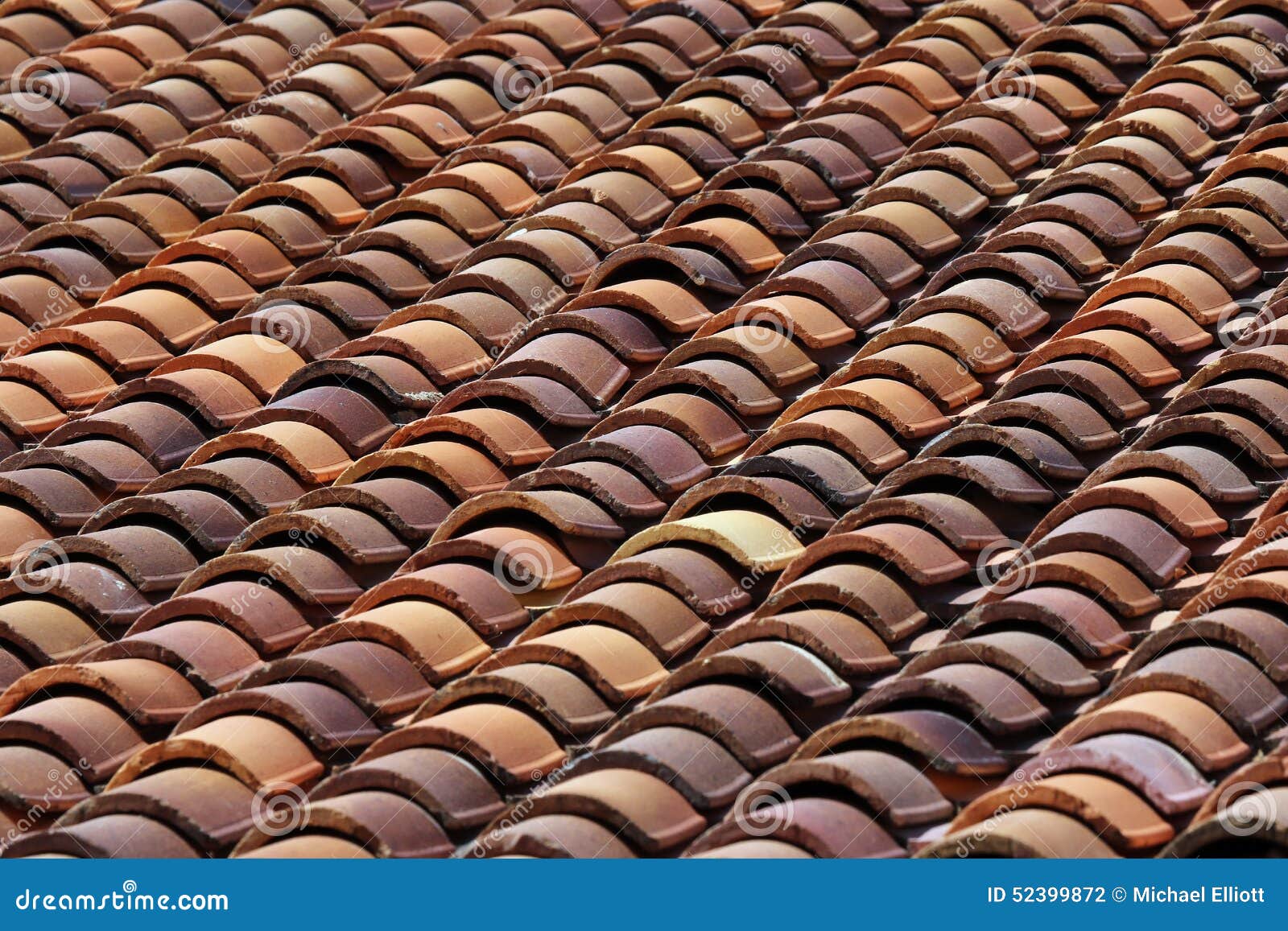 Tuiles de toit photo stock. Image du siding, couches - 52399872