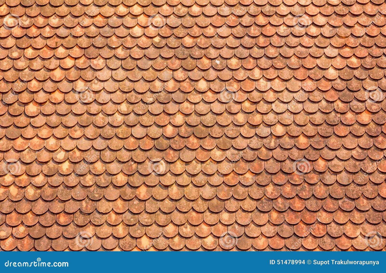 Tuiles de toit oranges photo stock. Image du grunge, extérieur - 51478994