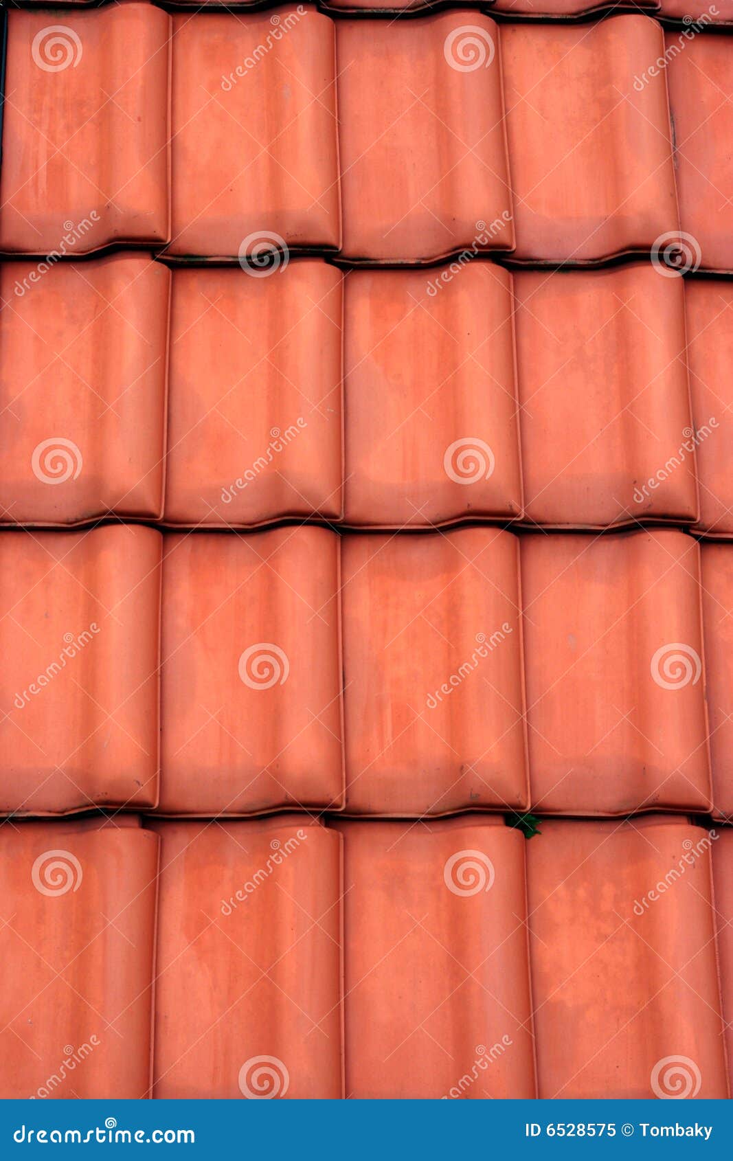 Tuiles de toit rouges image stock. Image du argile, agencement - 6528575