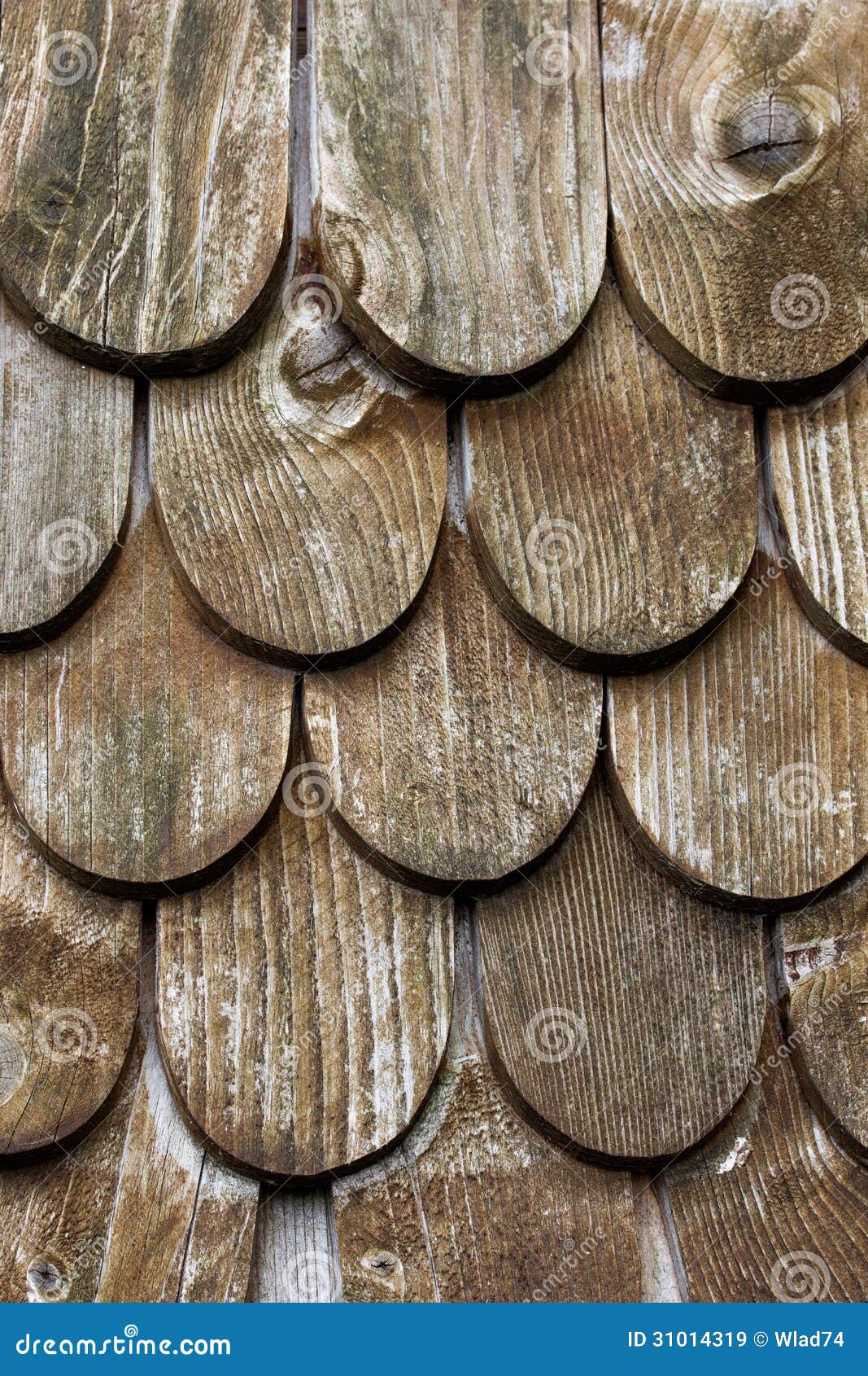 Tuiles En Bois Sur Le Toit De La Maison Image stock - Image du rugueux ...