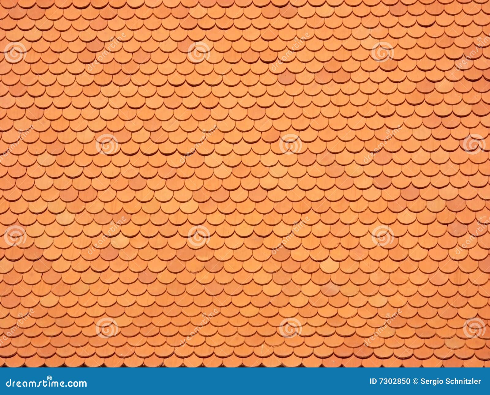 Tuiles rouges photo stock. Image du configuration, construction - 7302850