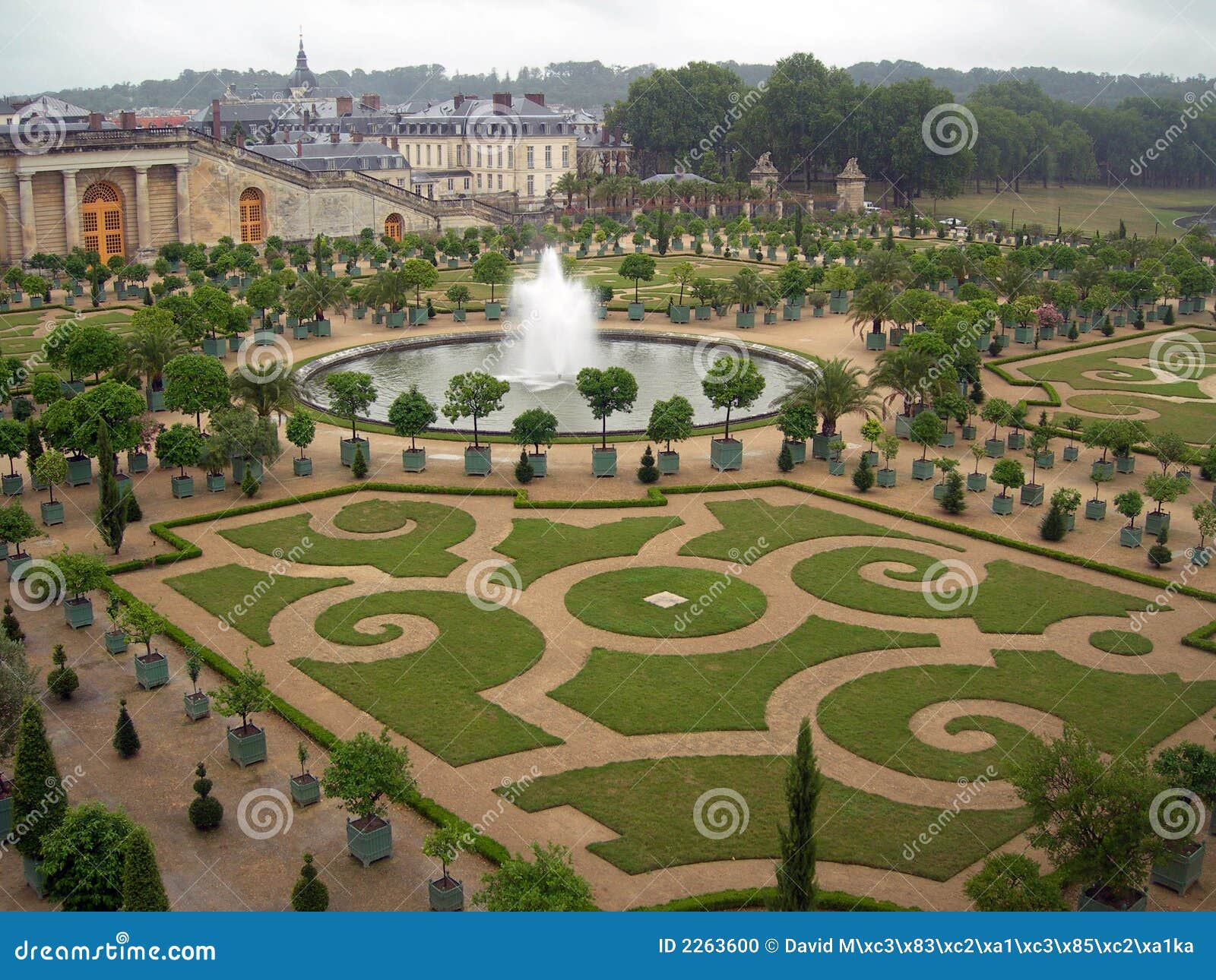 Tuinen van Versailles stock foto. Image of vestingen, vesting - 2263600