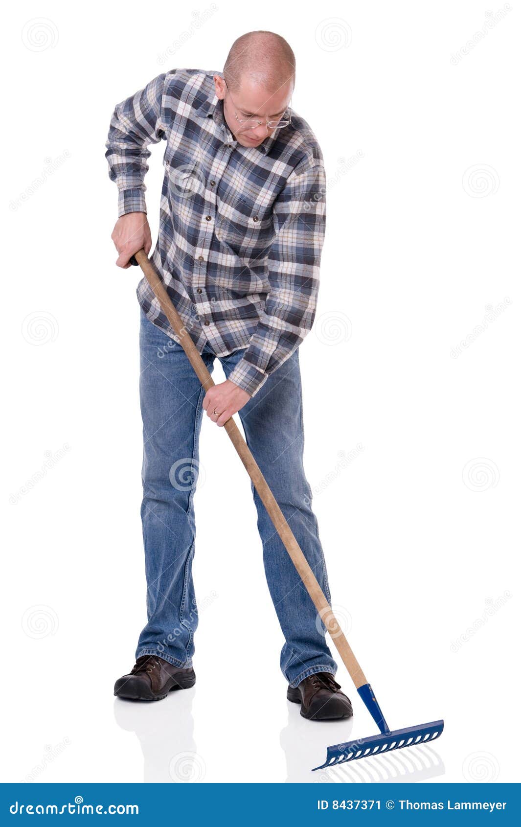 Tuinman met een hark stock afbeelding. Image of bouwer - 8437371