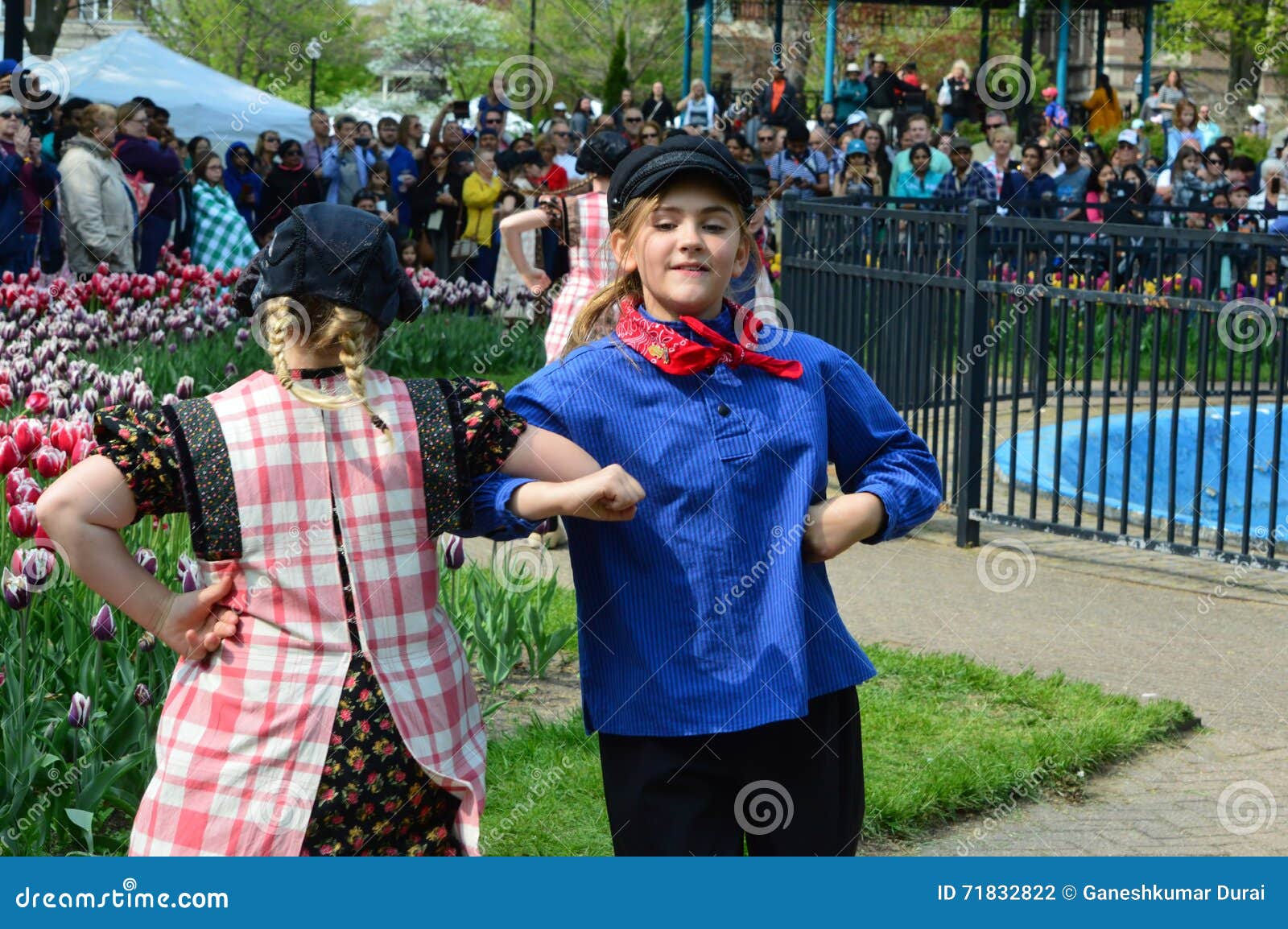 Tulip Time Dutch Dance Program Redaktionell Arkivbild - Bild av dans ...